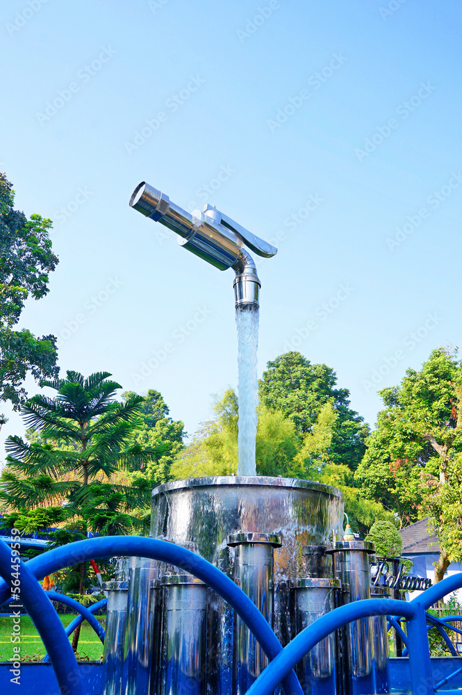 Fotka „The stunning and unique design of a water fountain monument ...