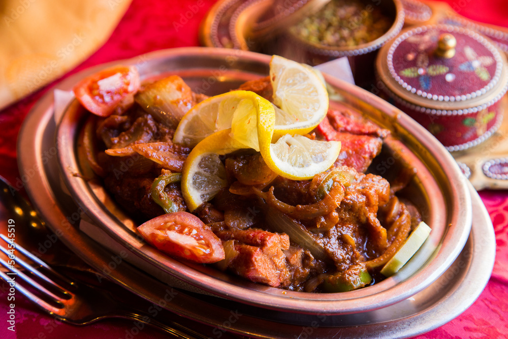 Tandori chicken, also called tandoori chicken, is a roast chicken dish ...