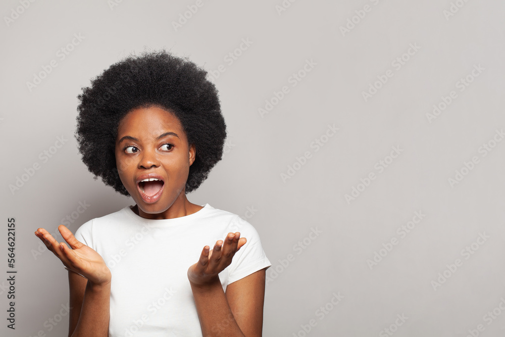 Beautiful shocked and surprised brunette woman screaming and looking to ...