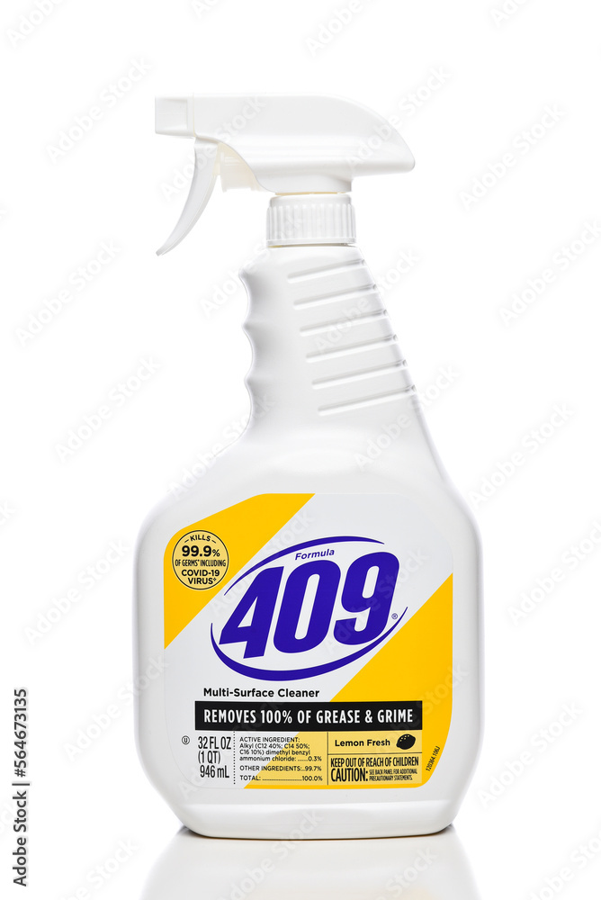 Foto de IRVINE, CALIFORNIA - 8 JAN 2023: A spray bottle of Formula 409 ...