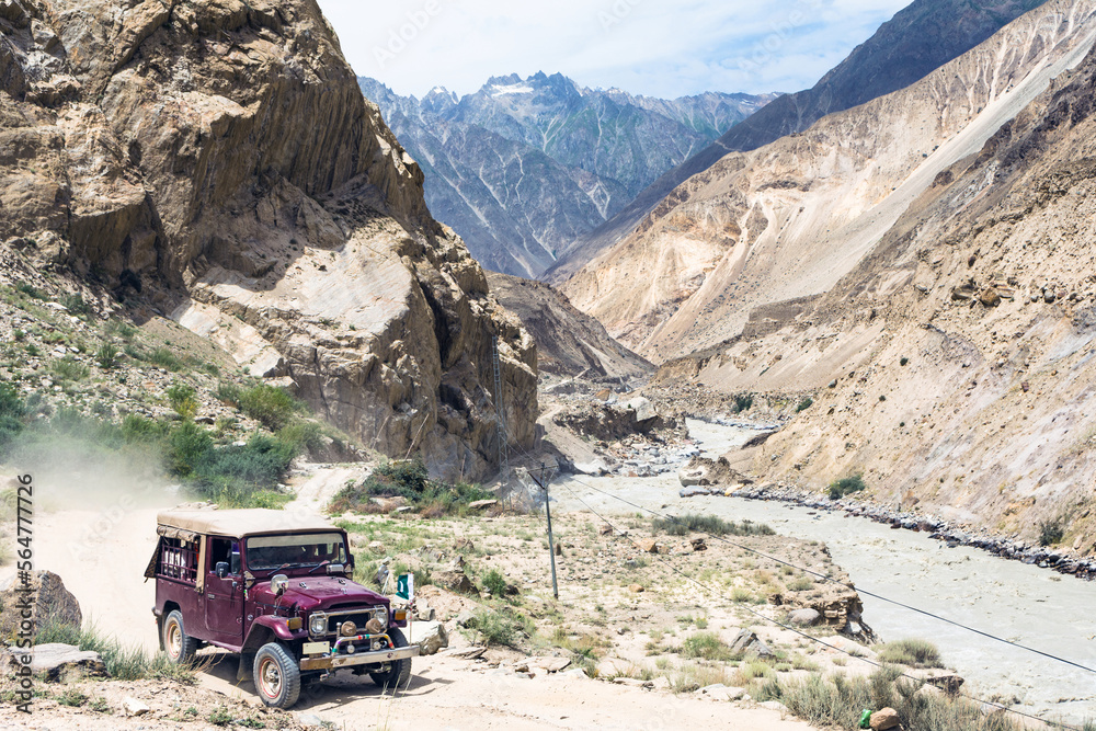 Foto de Landscape on the way from Skardu to Askole, Gilgit-Baltistan ...