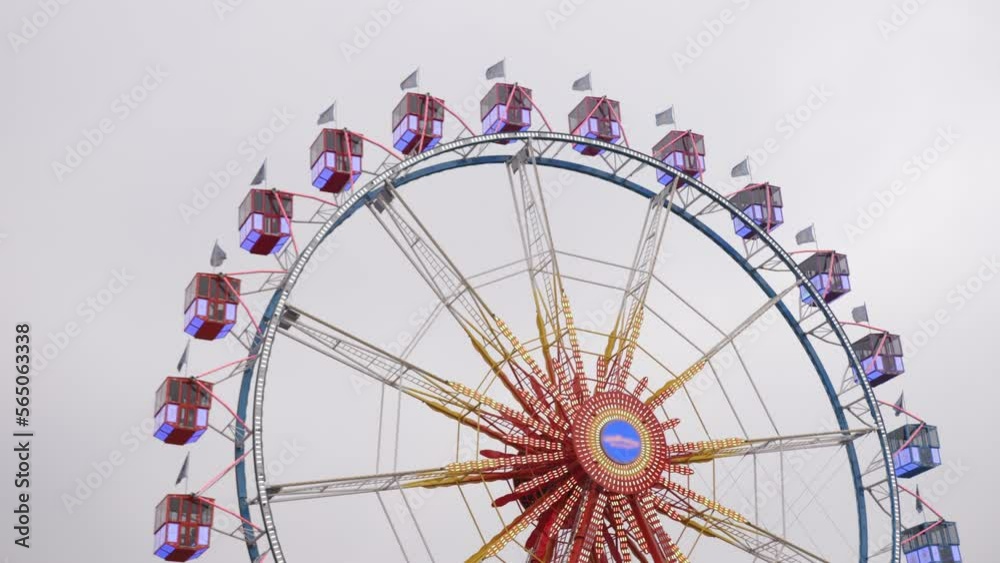 Stockvideo Observation Wheel, high roller, metal construction. Ferris ...