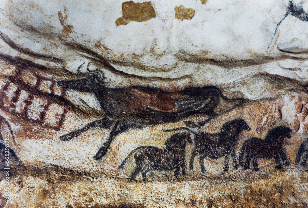 Caves of Lascaux 1986. Pre-historic wall paintings. Montignac, Dordogne ...