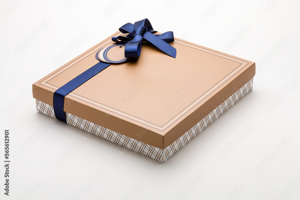 Boxes with labels and ribbons in different sizes, colors and functions ...