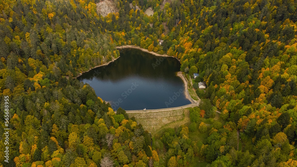 Le lac du Schiessrothried dans le Massif des Vosges - Vallée de Munster ...