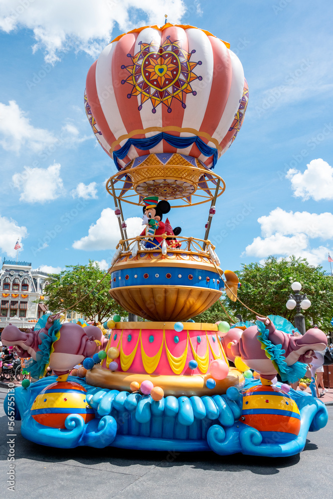 Walt Disney World parade 50 anniversary, 2022 magic kingdom, snow white ...