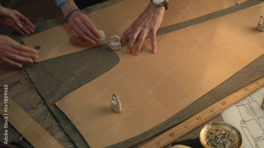 Vidéo Stock Male tailor draws sketch on fabric using paper stencil and ...