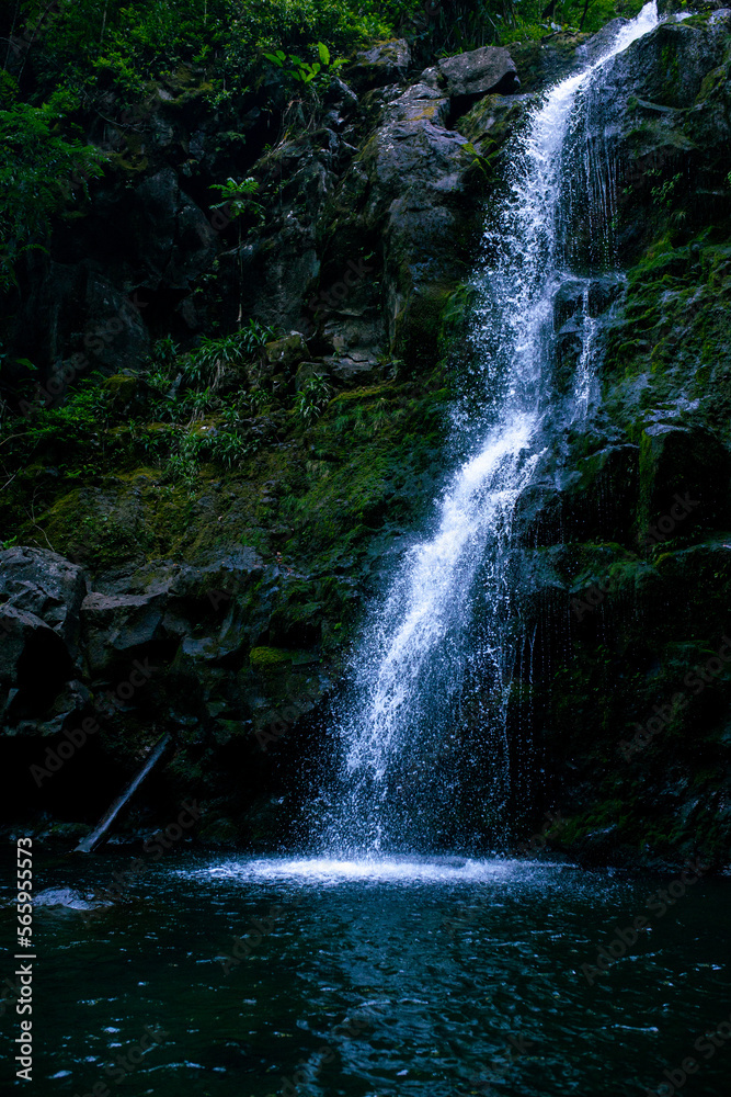 Three Bears Falls, Road to Hana, Maui, Hawaii - Wasserfall im Grünen ...