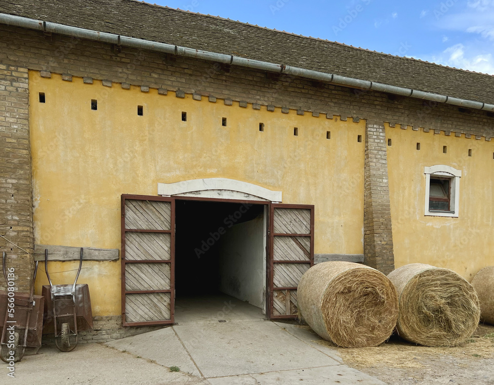 Foto de Barns in the Magyar cowboy area of Dunapataj⁩, ⁨Bács-Kiskun ...