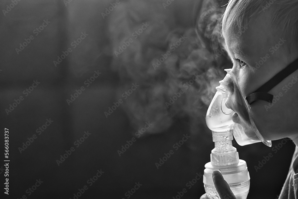 Foto de child inhaler medicine, healthcare flu hospital do Stock ...