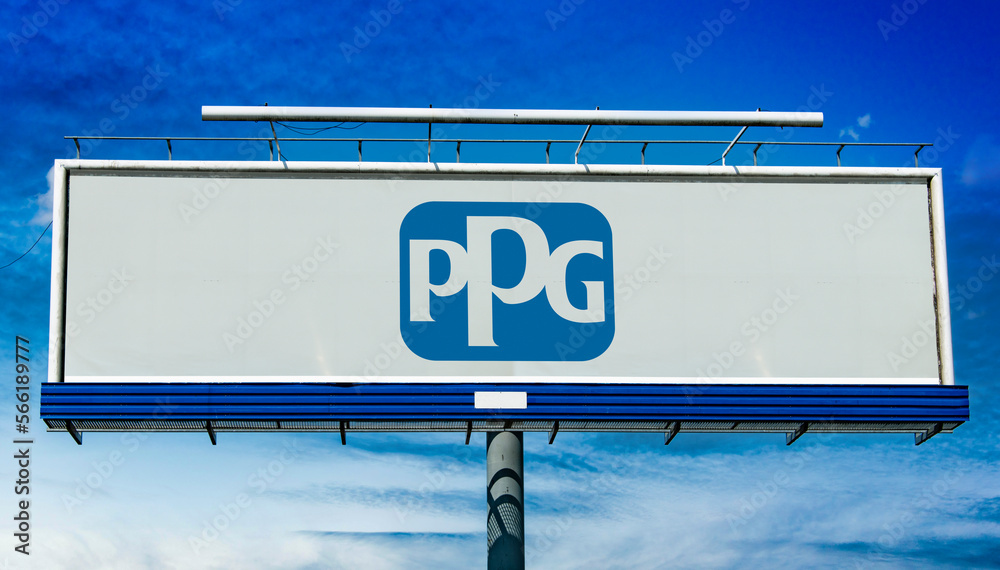 Foto de Advertisement billboard displaying logo of PPG Industries do ...