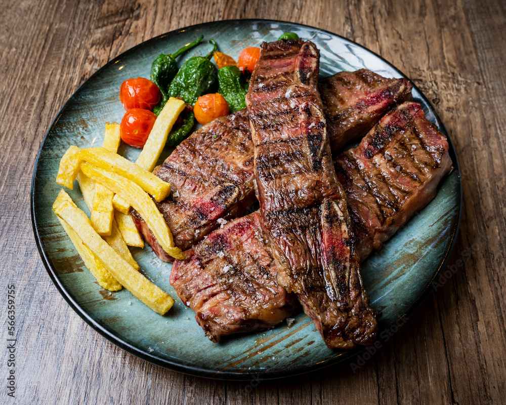 Chuletón, el corte de carne espectacular ya que estar pegado a la ...