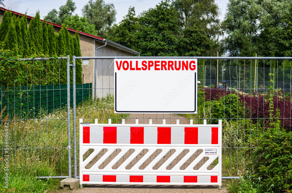 Absperrung Schild VOLLSPERRUNG Stock Photo | Adobe Stock