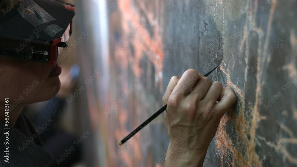 Vidéo Stock Woman Expertise Restorer Restoring an Old Painting from ...