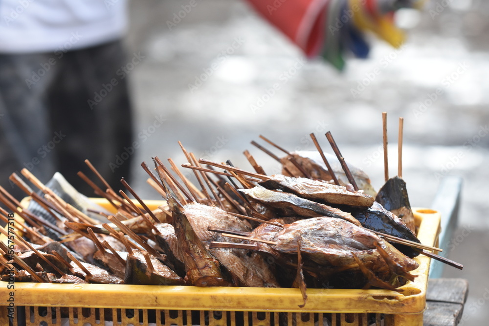 Smoked fish, the process of processing fish by smoking, smoked fish can ...