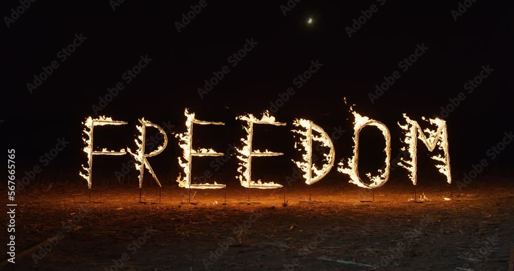 Vidéo Stock Cinematic shot of the Word FREEDOM Made of Bright, Glowing ...