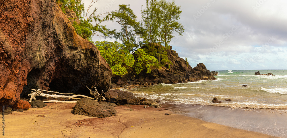 Foto de Koki Beach and The Cinder Cone Called Ka iwi o Pele , Koki ...