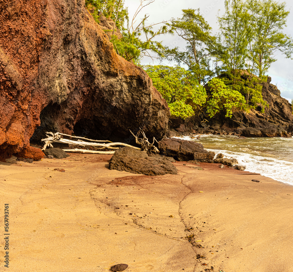 Foto de Koki Beach and The Cinder Cone Called Ka iwi o Pele , Koki ...