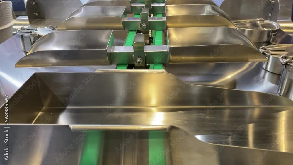 Horizontal bucket conveyor for packaging food product apparatus ...
