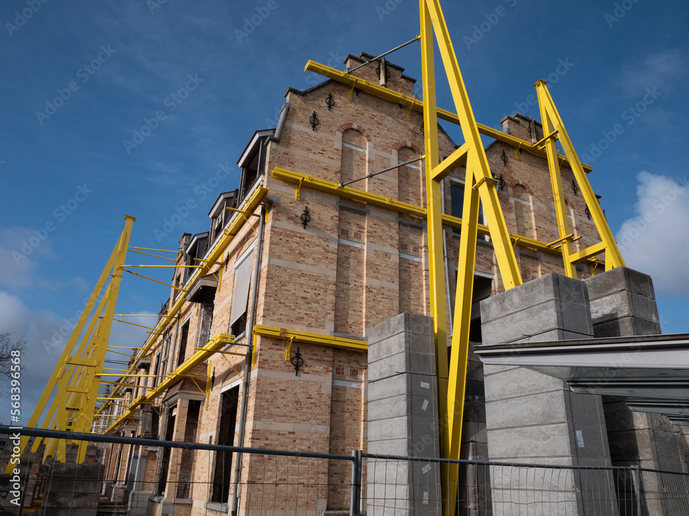 Supporting pillars and counter weights against a large housing complex ...