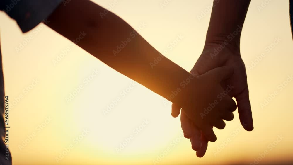 Vidéo Stock happy family. Mom lends helping hand to her daughter girl ...