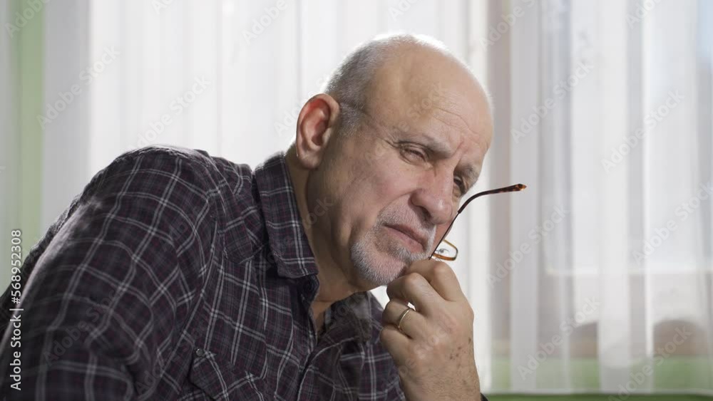 Senior old man crying, man in emotional distress. Depressed old man ...