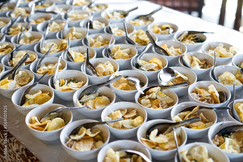 Foto de soto ayam is authentic indonesian food. lined up on the dining ...