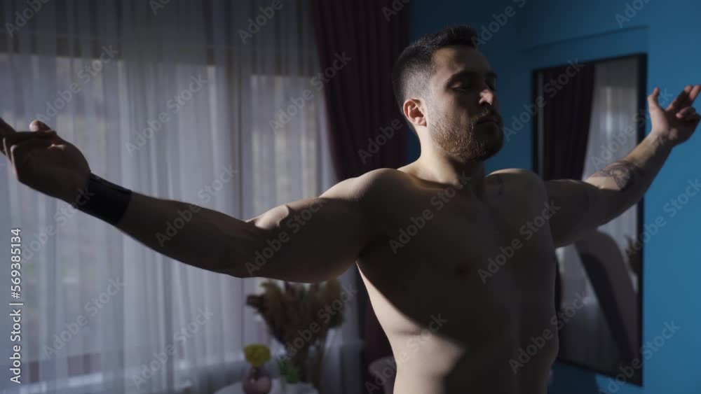 Young man with big and muscular body doing self pose at home. Young ...