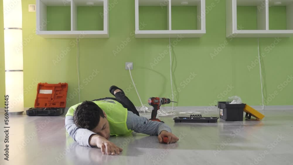 The young man, who does not take occupational safety precautions ...