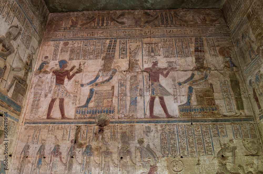 Ancient egyptian temple wall with hieroglyphic carving paintings Stock ...