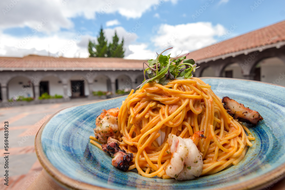 Plato de comida típica del Perú, en las fotos se puede apreciar el Arte ...
