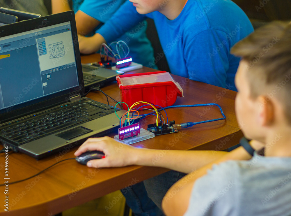 Foto de boys in the classroom for programming and robotics. The laptop ...