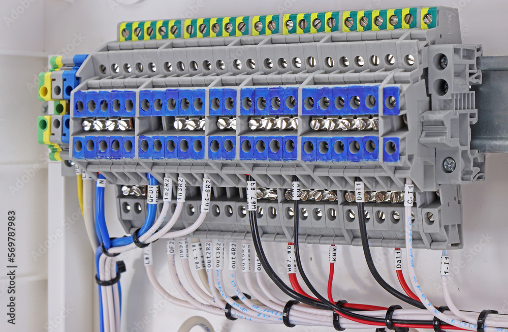 Electrical terminals for connecting electrical copper wires in the ...