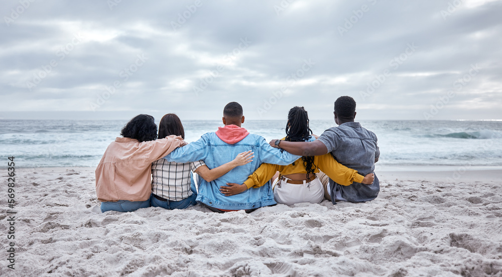 Foto de Diversity, hug or friends on beach sand to relax on calm ...