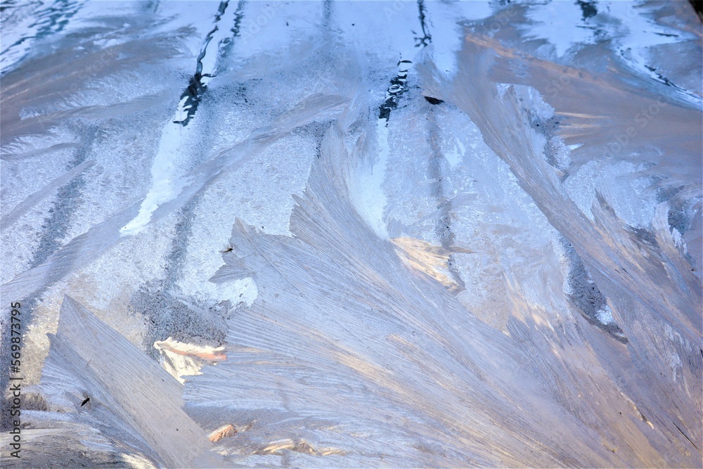 Ice crystals forms on window glass at -50 °C on hoarfrost background ...