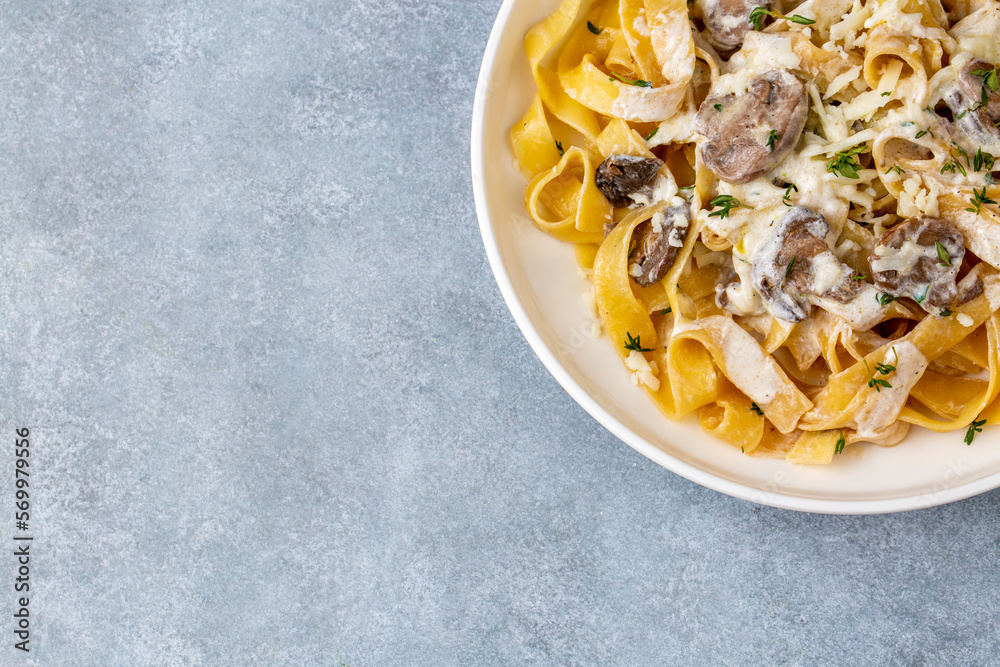 Homemade Italian fettuccine pasta (Fettuccine al Funghi Porcini) with ...