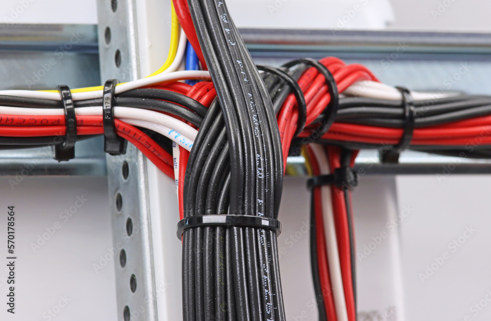 Connection of blocks and modules with an insulated wire on the reverse ...