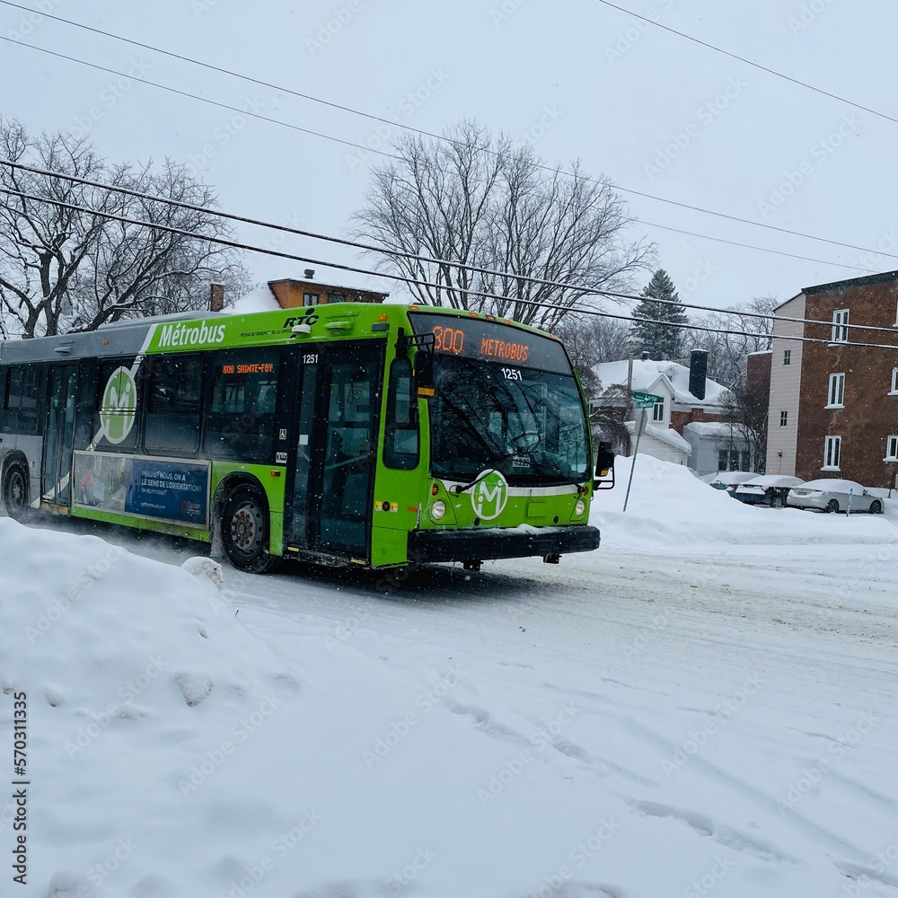 un bus du Réseau de transport de la Capitale, RTC, à Québec, Métrobus ...