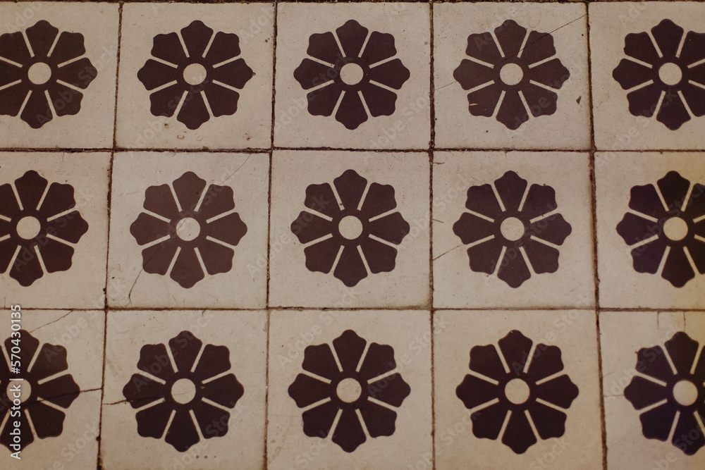 Les motifs du sol ancien de l'église Stock Photo | Adobe Stock