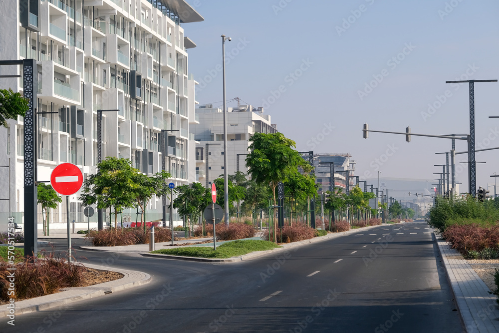 Foto de View of an empty street in a modern city, an empty highway with ...