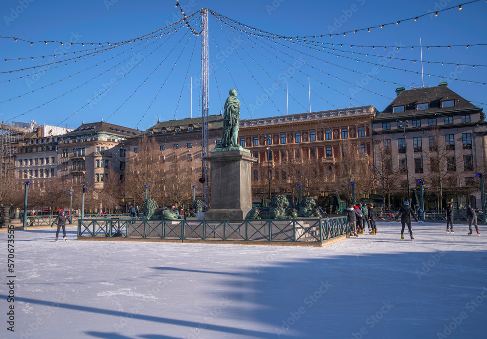 Ice skating rink in the park Kungsträdgården surrounding the statue of ...