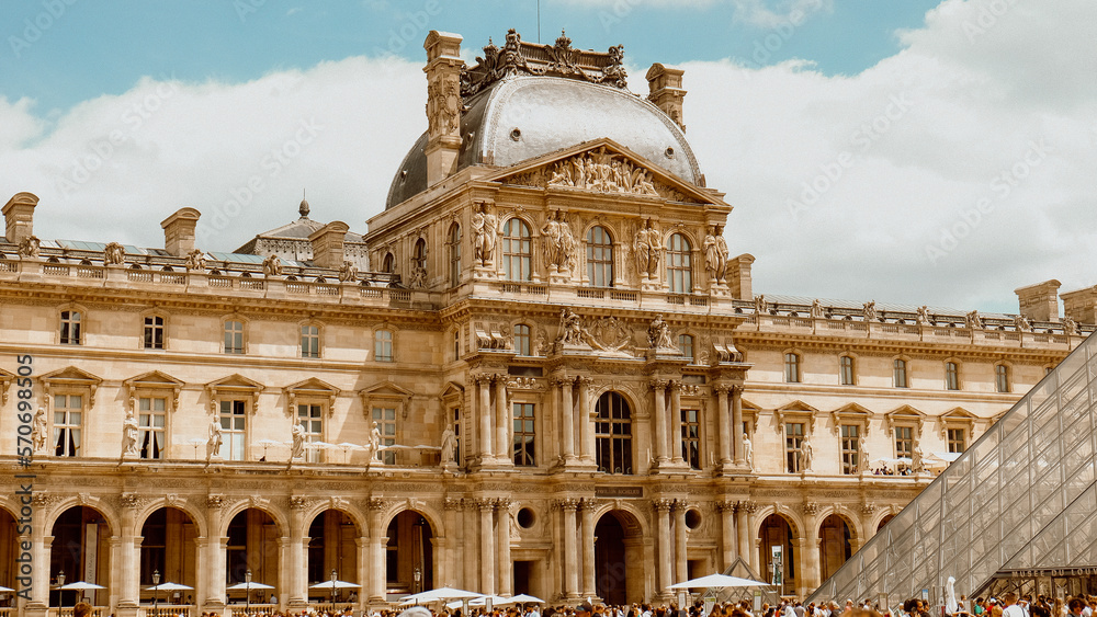 louvre museum paris france history historic Mona Lisa pyramid Stock ...