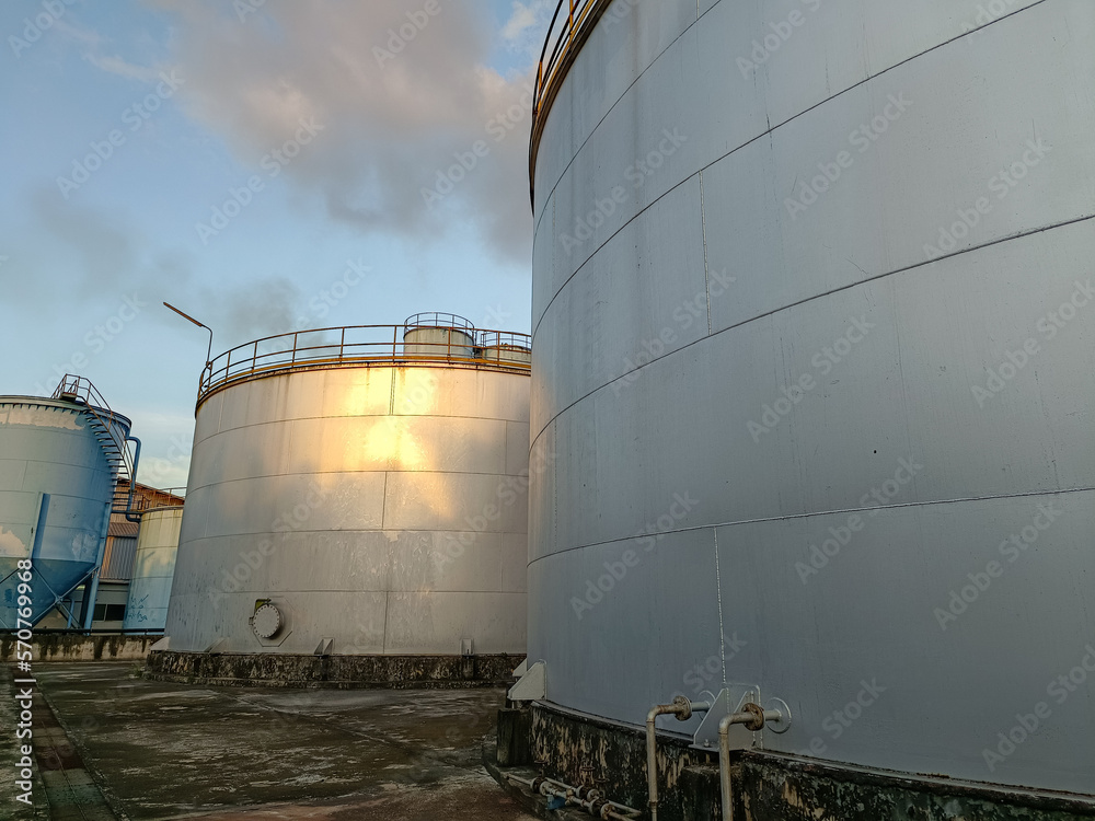 Crude oil export factory industry And oil storage tank . oil storage ...