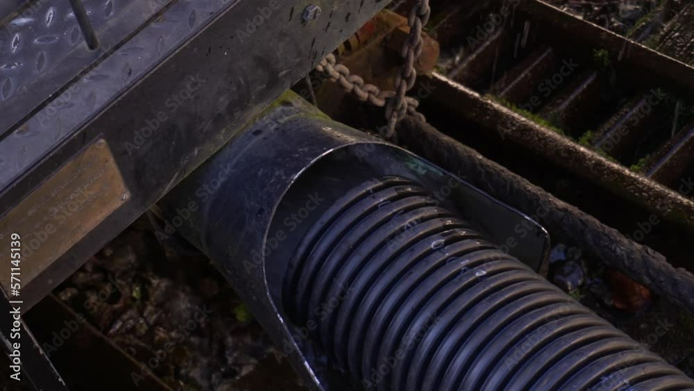 Vidéo Stock Static shot of the water ballast tube of the old Bom Xesus ...