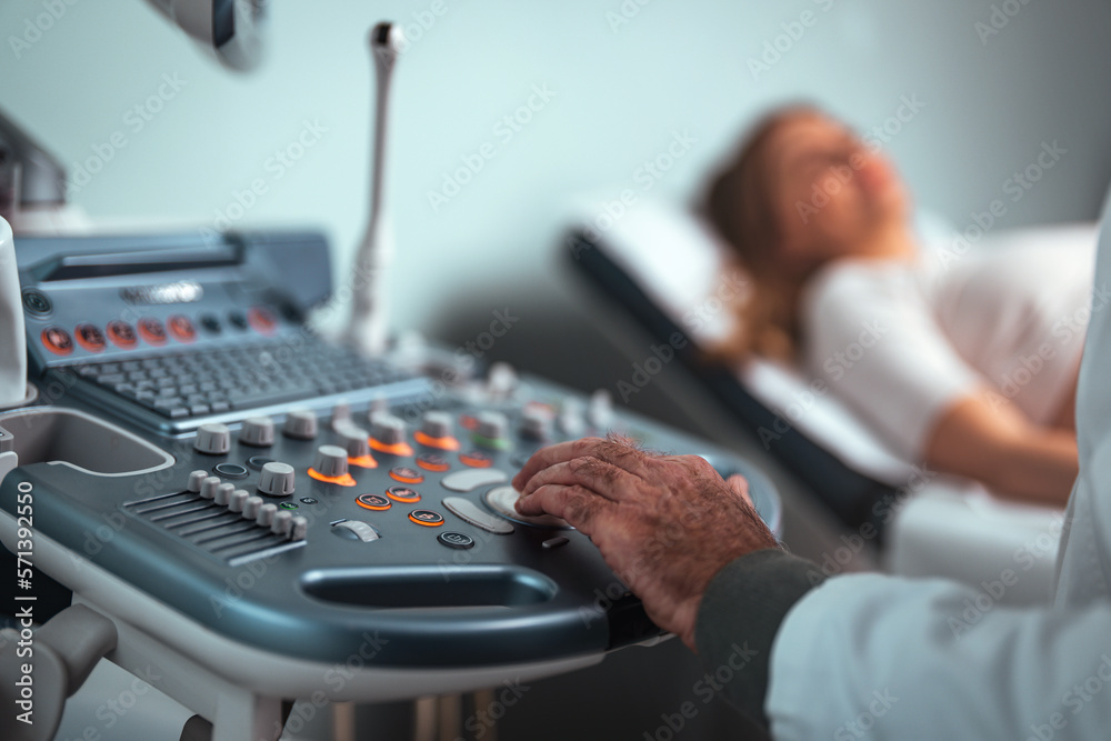 Foto de Sonographer using ultrasound machine at work. Modern clinical ...