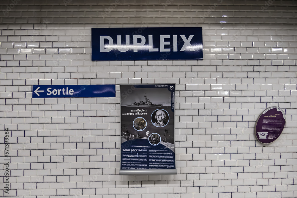 Interior of Dupleix station on line 6 of the Paris Metro. The track and ...