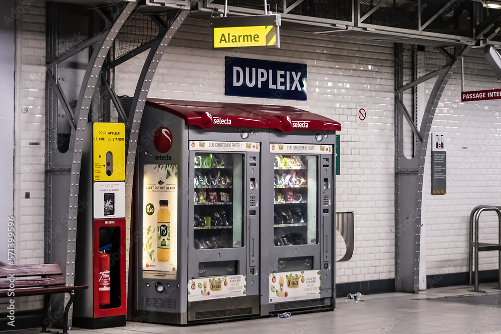 Interior of Dupleix station on line 6 of the Paris Metro. The track and ...