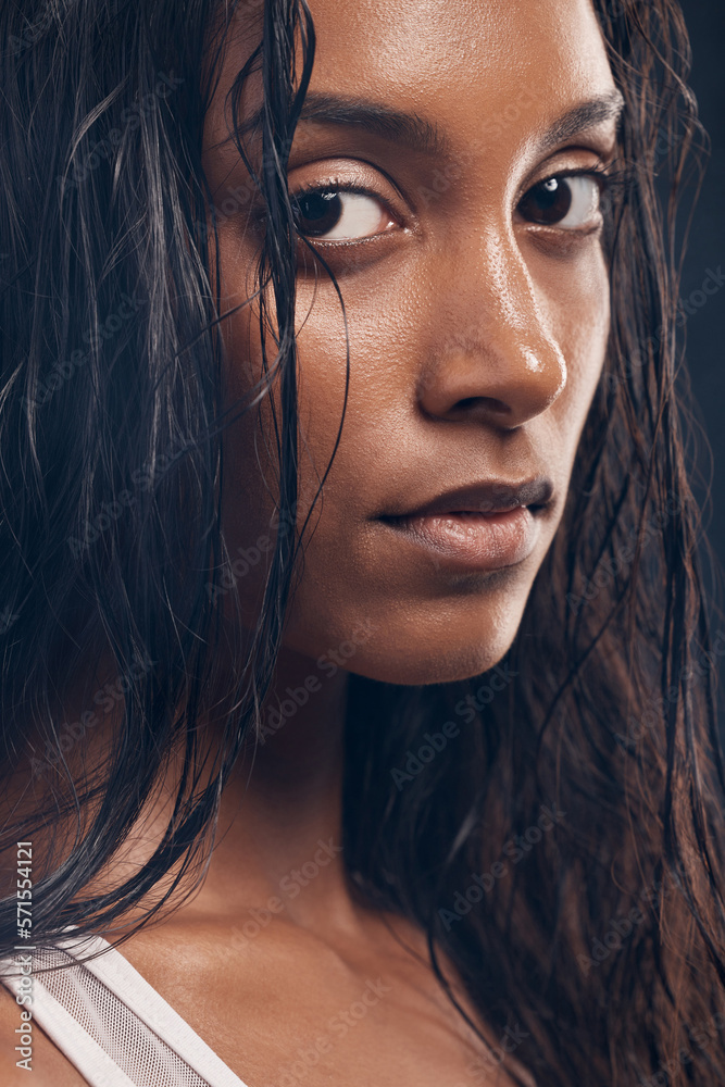 Foto de Black woman, headshot and gym portrait with beauty, wellness and health of body, muscle ...