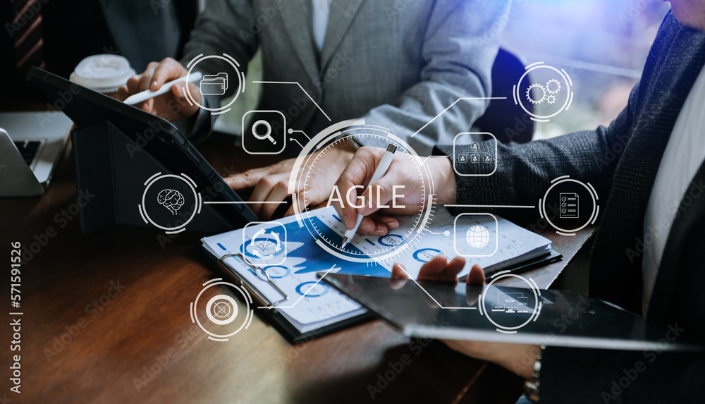 Foto de Agile development methodology concept. Business hand using ...