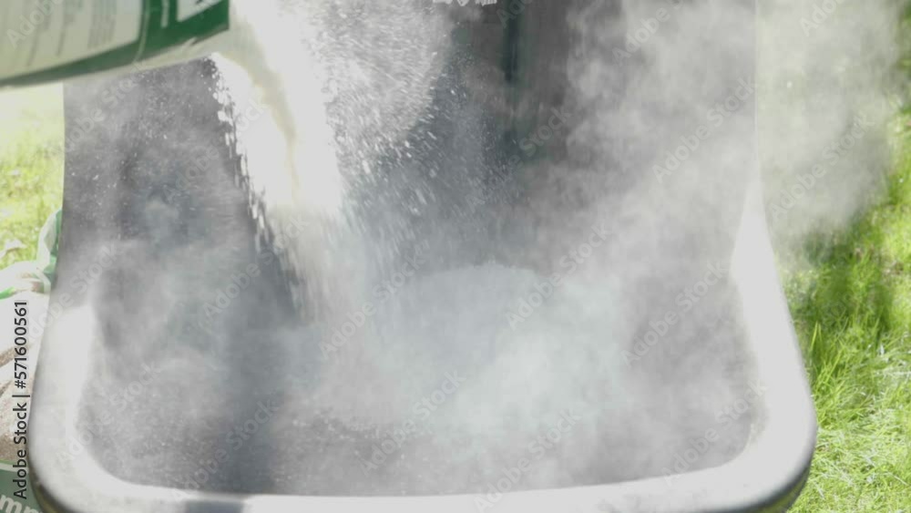 Vidéo Stock mixing organic soil for planting plants and flowers, adding ...